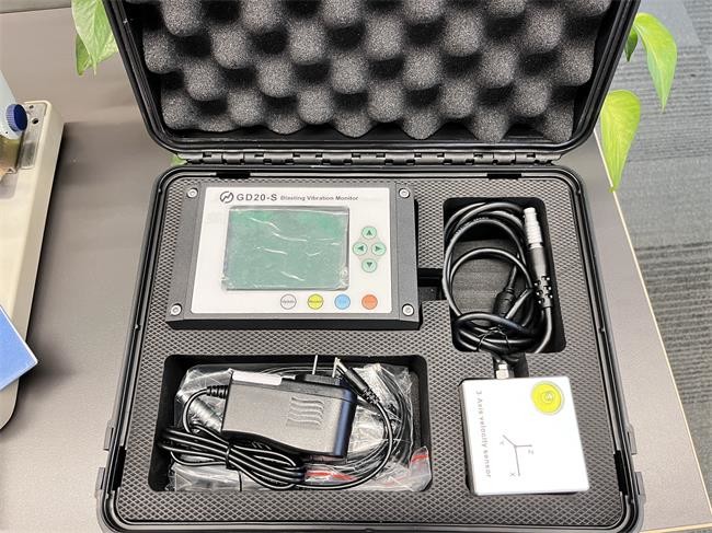 Portable Vibration Monitoring Equipment 8.4V / 2A For Construction